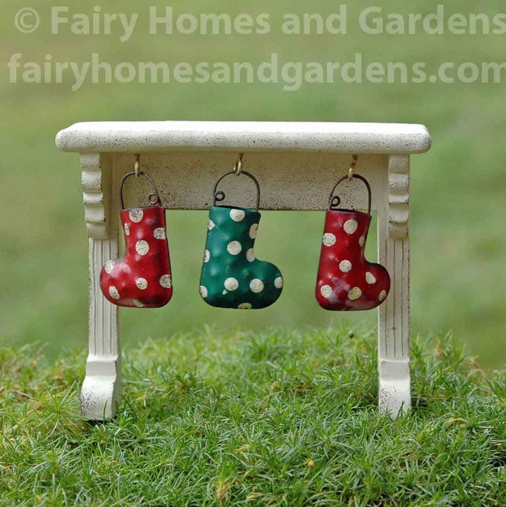 Miniature Christmas Mantle – Fairy Homes & Gardens